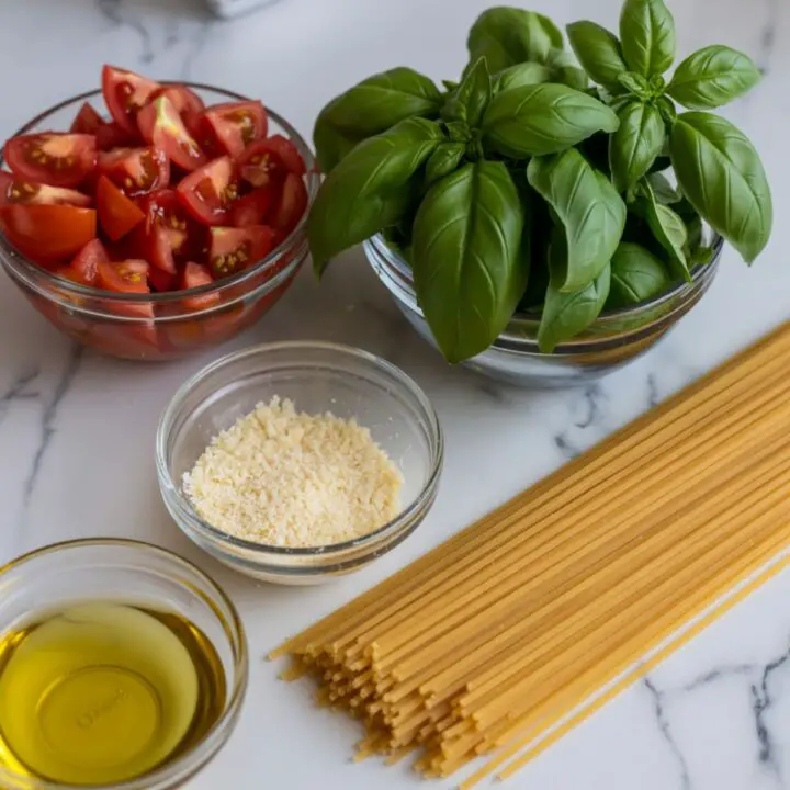 10-Minute Fresh Tomato Basil Spaghetti Recipe – Easy Dinner